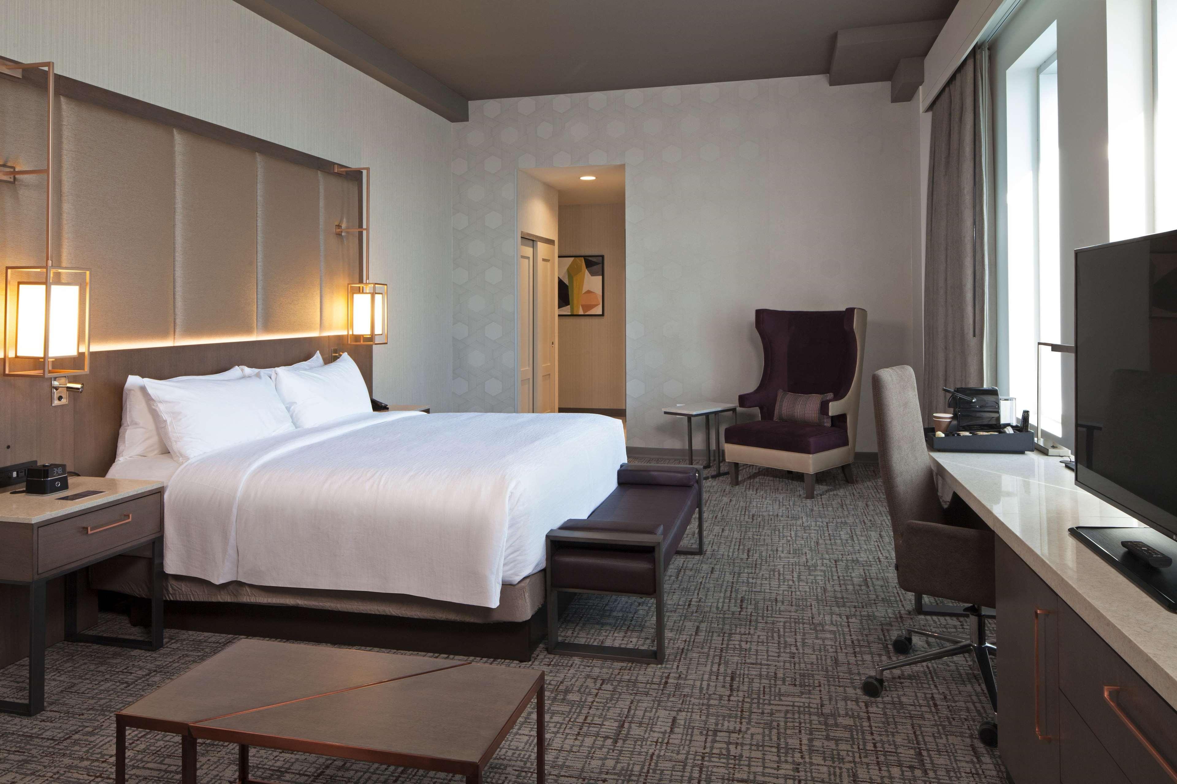 H HOTEL LOS ANGELES, CURIO COLLECTION BY HILTON